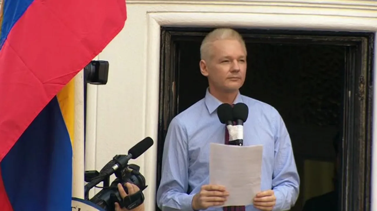 Britský soud rozhodne o zabavení záruk za Assange — ČT24 — Česká televize
