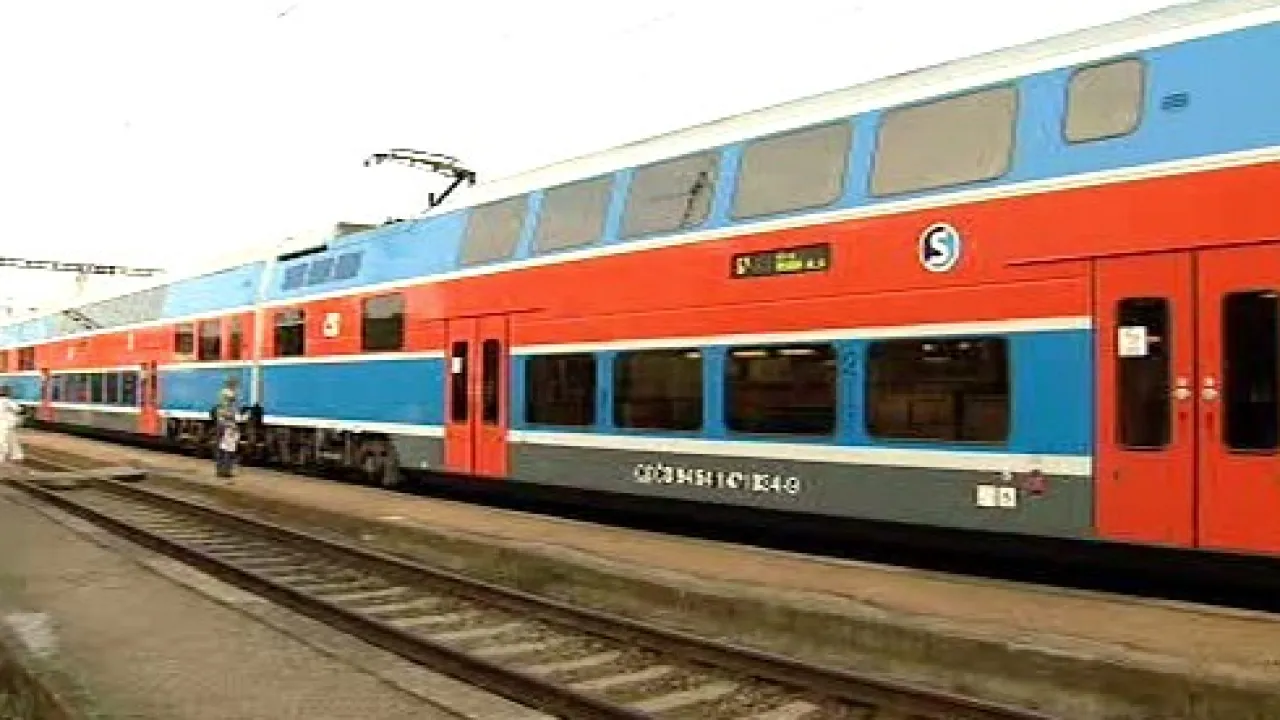 V pražském závodě porazilo kolo auto i vlak, autobus byl nejpomalejší ...