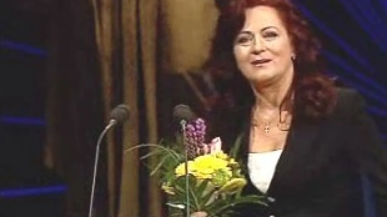 Ceny Thálie převzali herci Erik Pardus a Simona Stašová — ČT24 — Česká televize