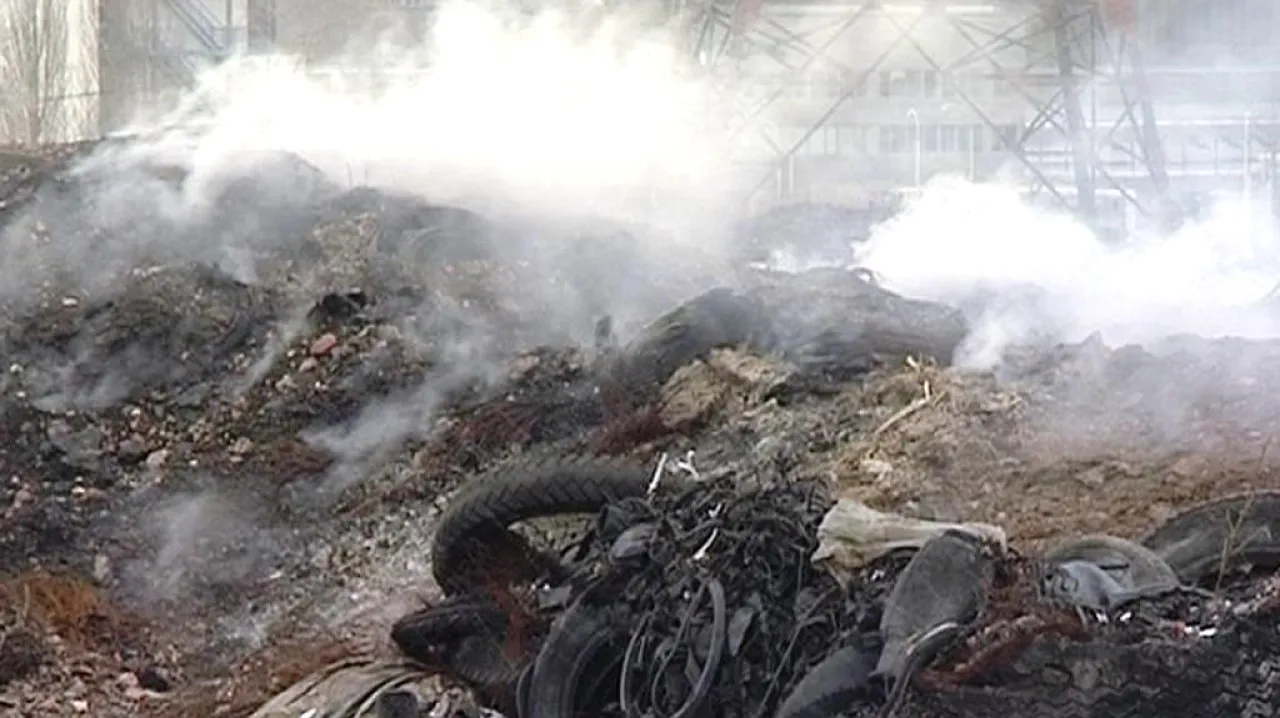 Tušimická skládka doutná už půl roku, majitel se nestará — ČT24 — Česká ...