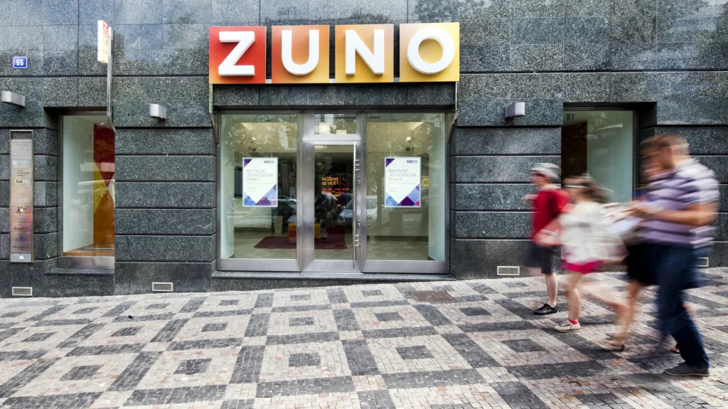 Internetová banka Zuno skončí. Stávající klienti přejdou pod Raiffeisenbank — ČT24 — Česká televize