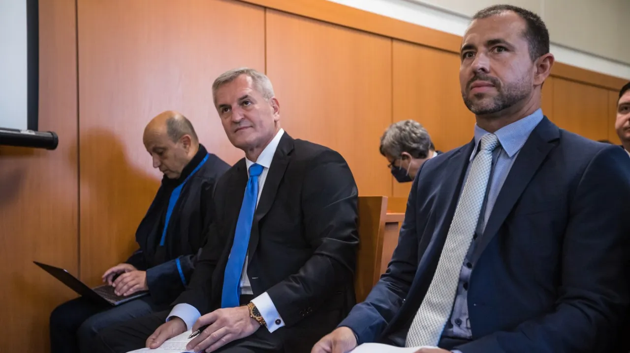 Soud uložil Sisákovi v kauze Via Chem nepravomocně osm let vězení — ČT24 — Česká televize