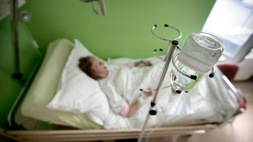 Začal půlrok reforem ve zdravotnictví, co vše se změní? — ČT24 — Česká ...