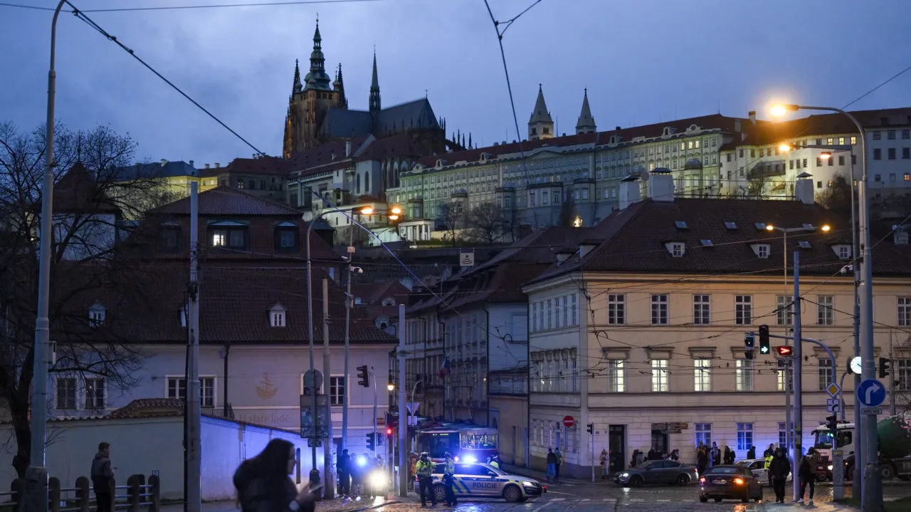 Šok, zármutek, soustrast, reagují čeští představitelé na střelbu na ...