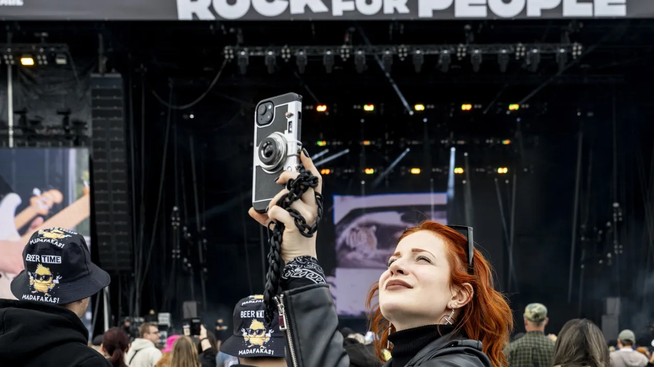 Posílené hlídky i zvláštní linky MHD. Začal festival Rock for People ...