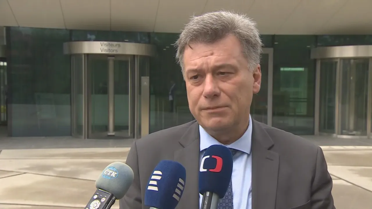 Soud znovu zrušil odvolání plzeňské žalobkyně, ministr Blažek podal kasační stížnost — ČT24 ...