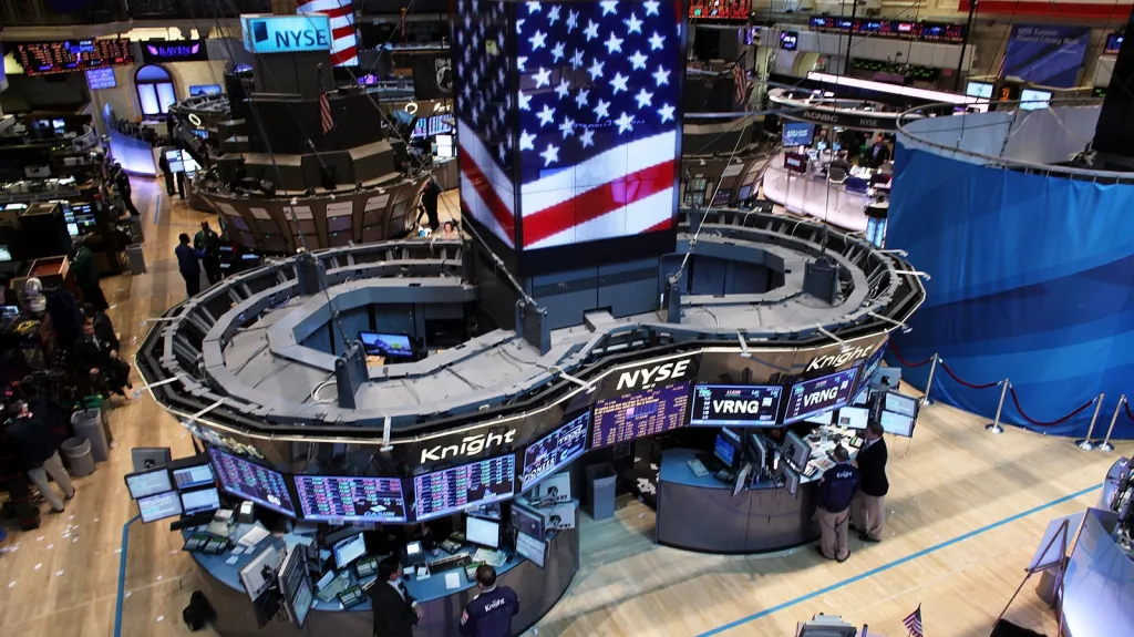 Technické potíže na tři hodiny pozastavily obchodování na Wall Street ...