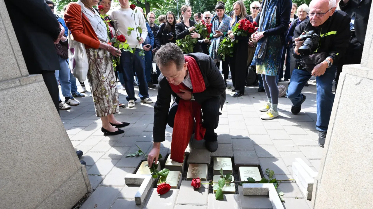 Děkuji každému, kdo nám vrací trochu našeho domova, řekl Daniel Low ...