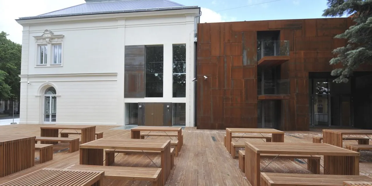 Opavská radnice pochybila při koupi nábytku — ČT24 — Česká televize