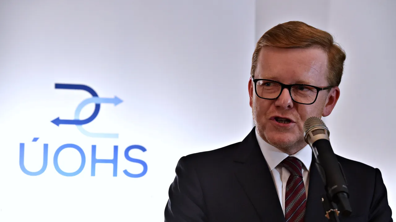 Reportéři ČT: Mlsna se brání oslabení vlivu. WhatsAppem „inspiroval ...