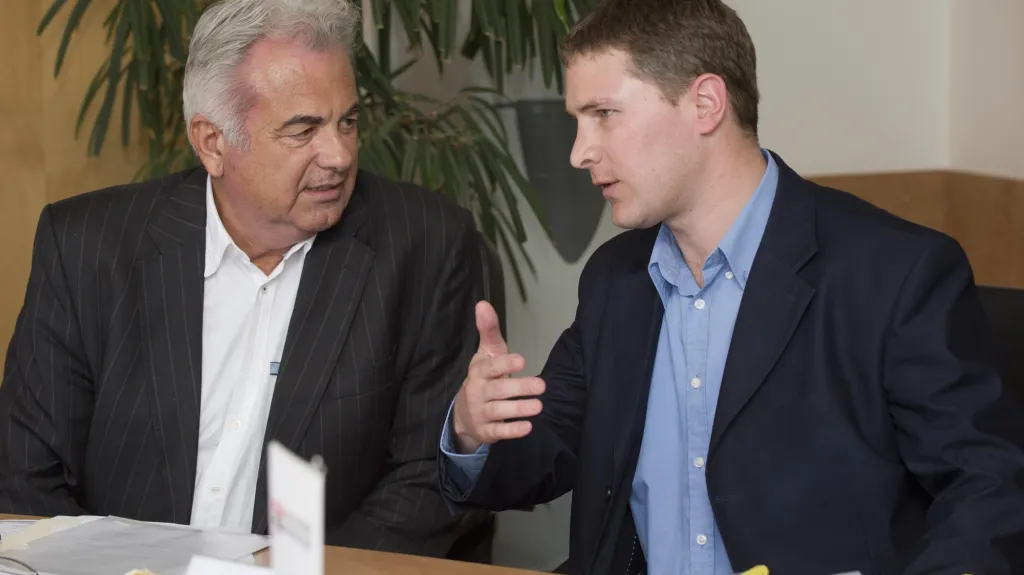 Předsedou vědecké rady ÚSTR je švýcarský historik Portmann — ČT24 ...