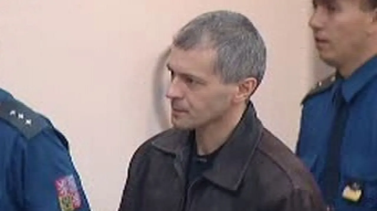 Cahel dostal za poškození brzd u auta manželky tři roky vězení — ČT24 ...