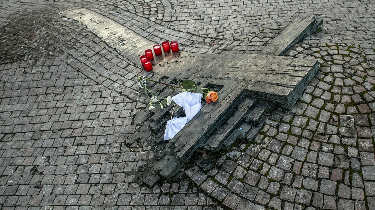 Pomník připomínající Jana Palacha se vrátil k Národnímu muzeu — ČT24 ...