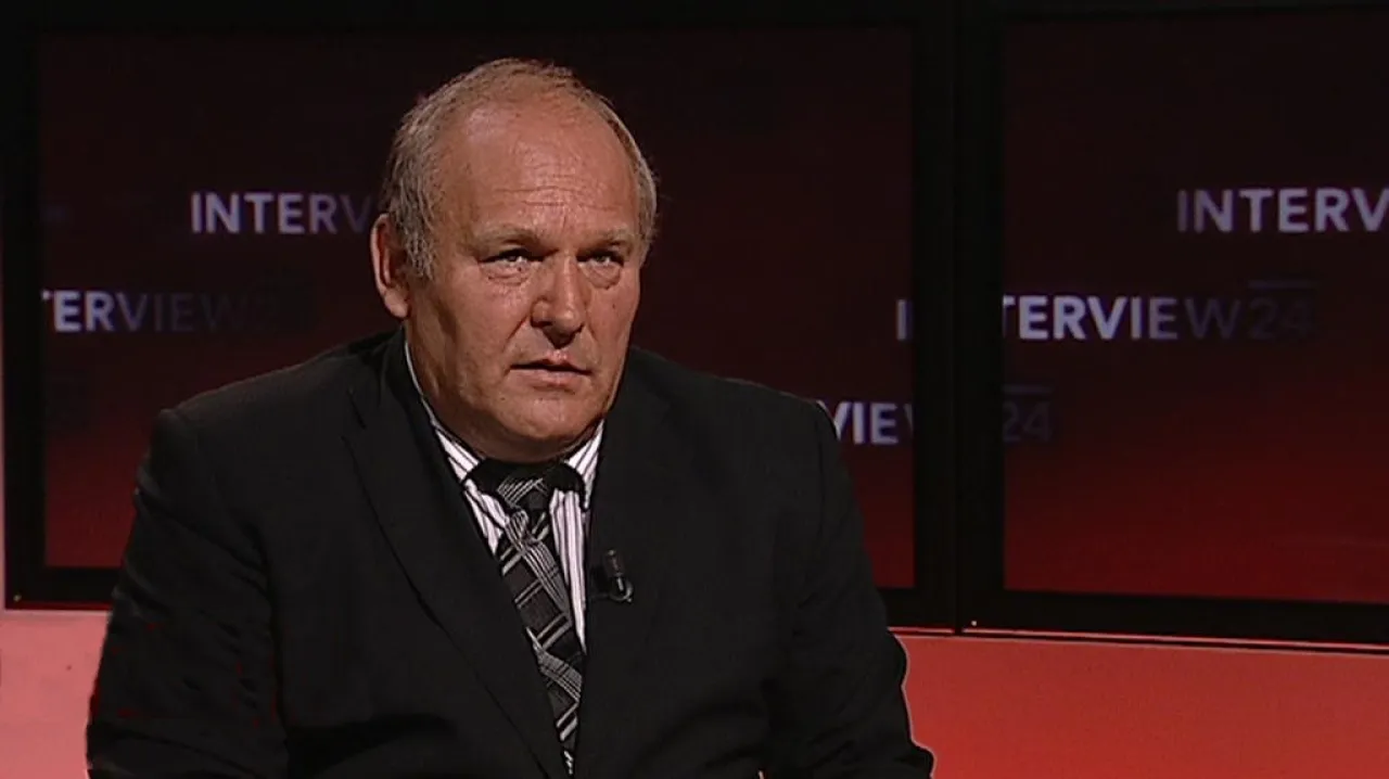 Huml: Nelze být osamoceným vojákem ve sněmovním poli — ČT24 — Česká ...