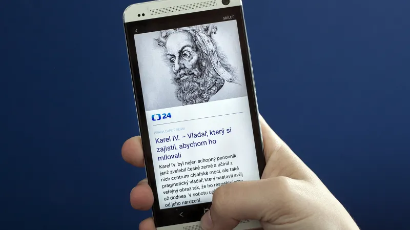 Facebookové Instant Articles používá i ČT, symbol blesku značí rychlé ...