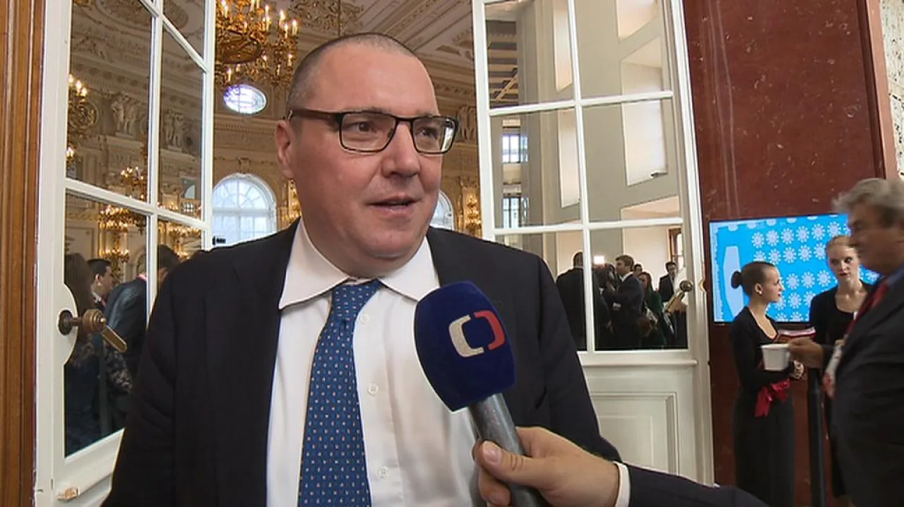 Singer: Euro možná přijme příští vláda. Česko většinu kritérií plní ...