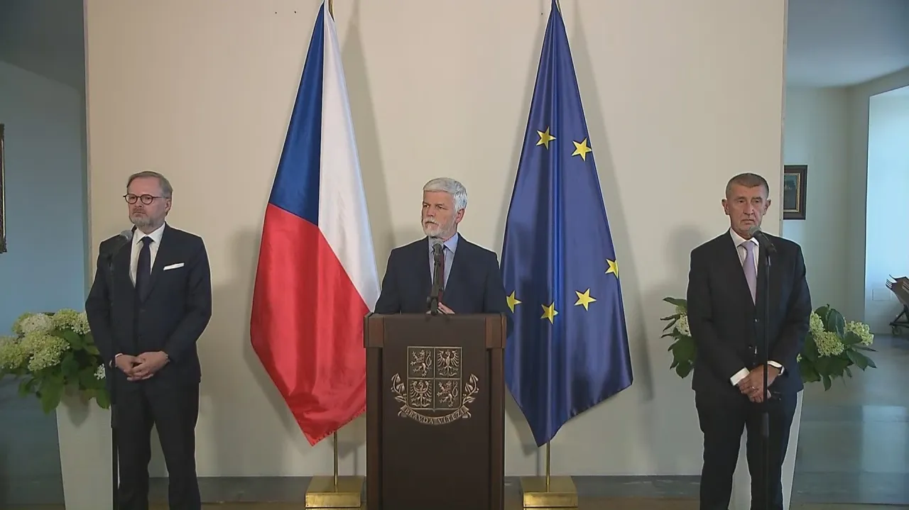 Lidé nejvíce důvěřují prezidentu Pavlovi, premiér Fiala propadl ...