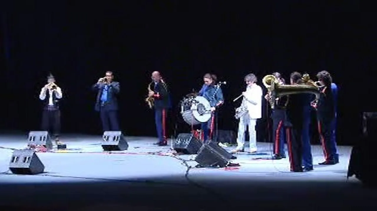 Lidé ocenili Bregovičovu Karmen bouřlivým potleskem — ČT24 — Česká televize