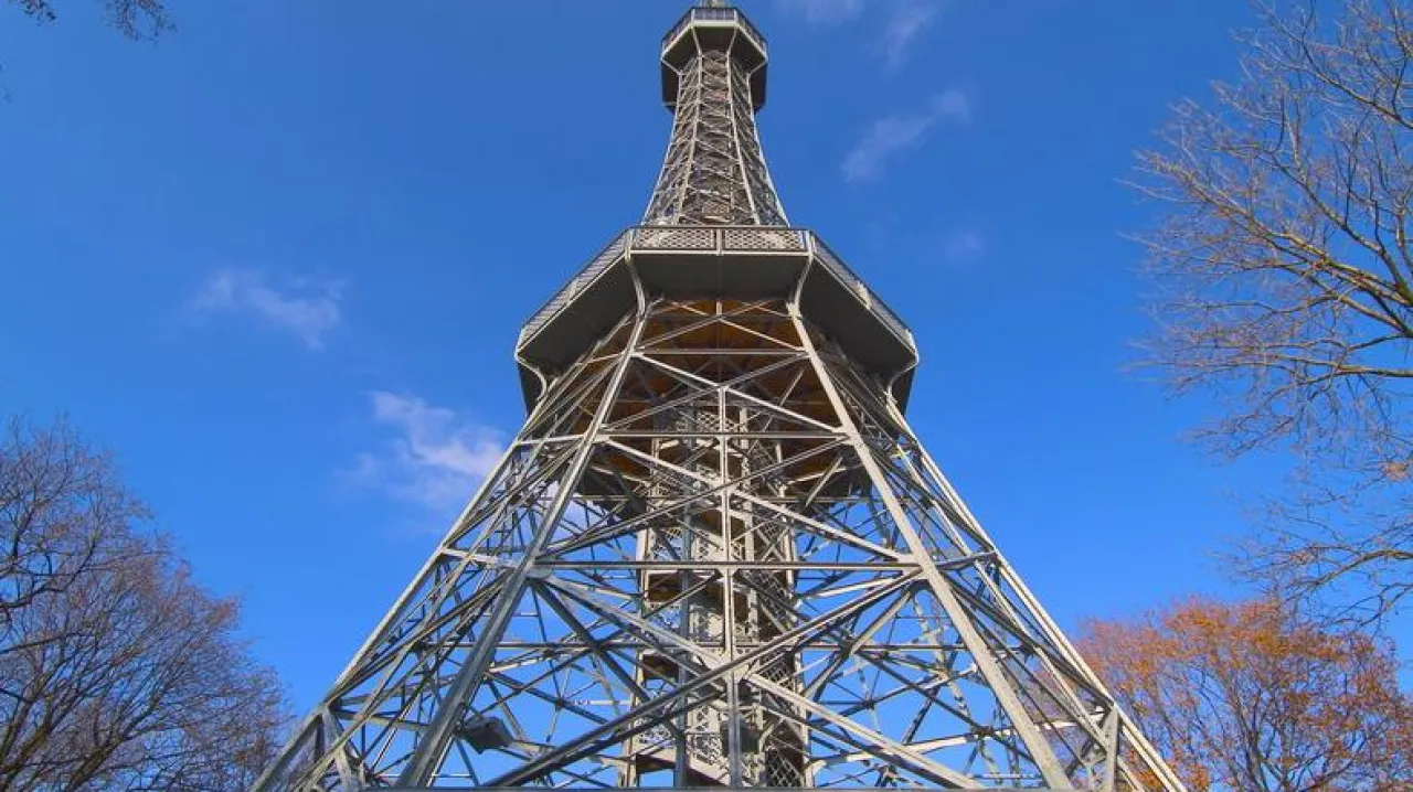 ABL se bude starat o Prašnou bránu nebo Petřínskou rozhlednu — ČT24 — Česká televize