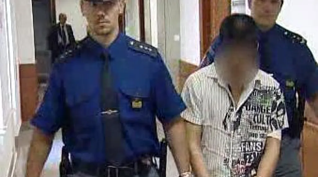 Vietnamci si za vraždu barmana odsedí šest a sedm let — ČT24 — Česká ...