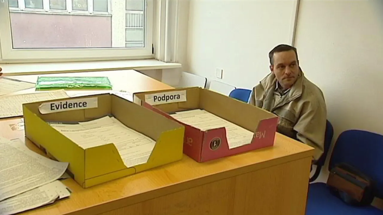 Amnestovaní lidé hledají práci. Šance jsou mizivé — ČT24 — Česká televize