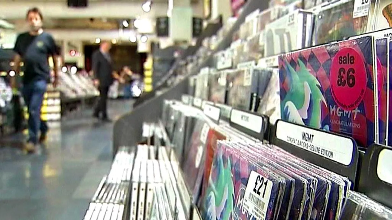 Hudební CD a DVD si kupuje stále méně Čechů — ČT24 — Česká televize