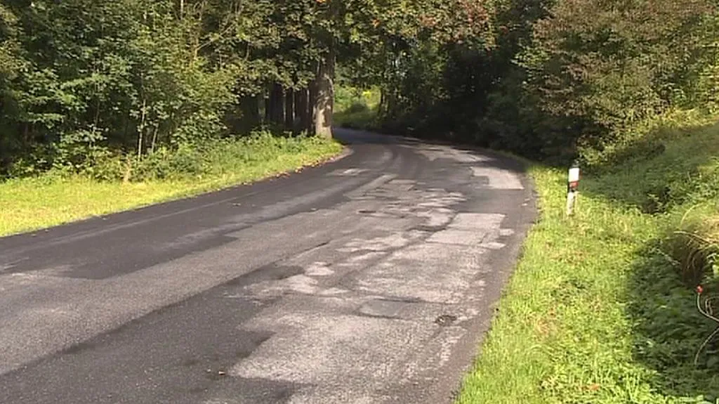 Rozbité silnice dělají Šluknovsku ostudu a odhánějí investory — ČT24 ...