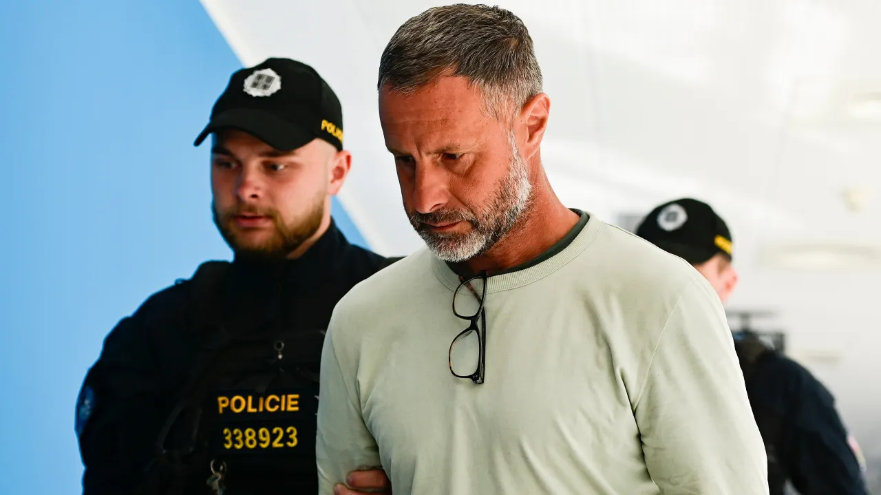 Podnikatel Kos nastoupil do vězení kvůli daňovým podvodům. Obviněný je ...