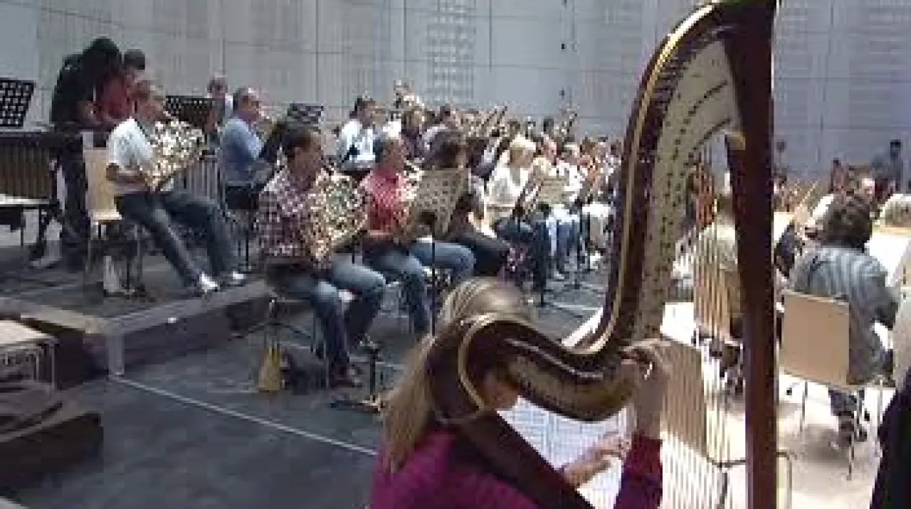 Zlínská filharmonie se stěhuje do moderního sálu — ČT24 — Česká televize