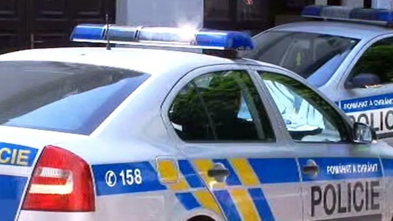 Barmanky napadl muž, který chtěl vyhodit do vzduchu hasičku — ČT24 ...