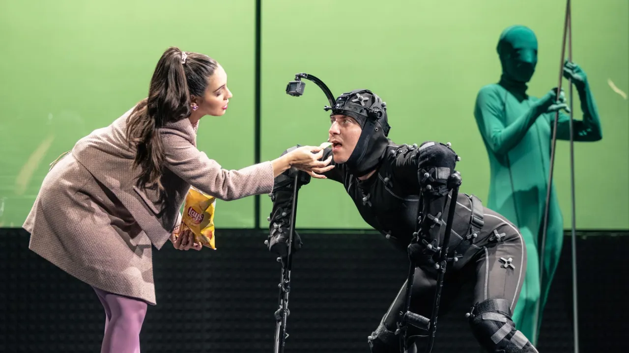 Martin Donutil se proměnil v brouka v divadelní počítačové hře — ČT24 ...