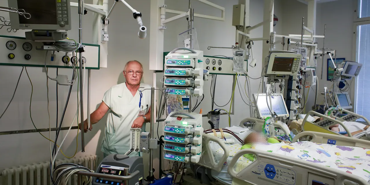 „Nejtěžší je dívat se na dítě, kterému se už nedá pomoct,“ říká lékař ...