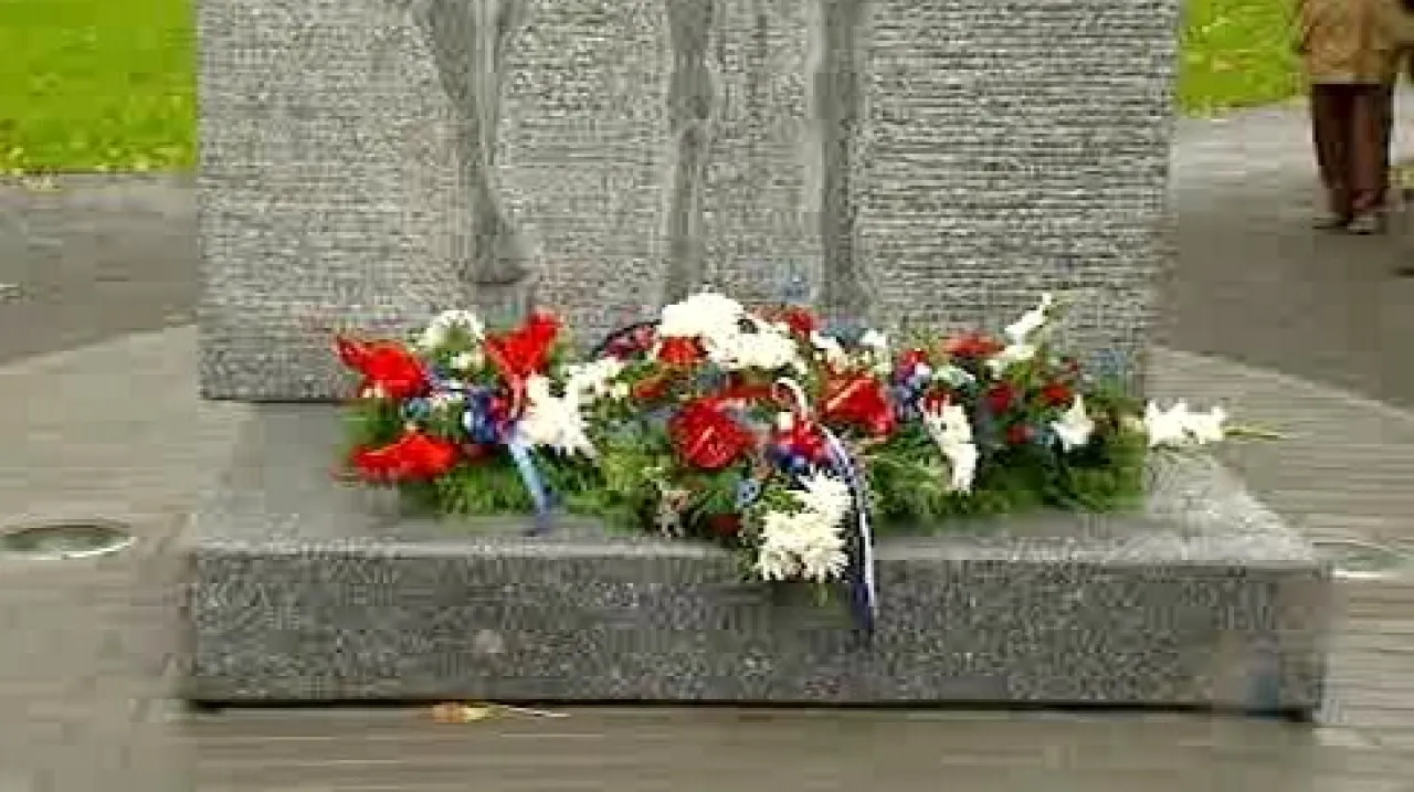 Masarykův památník se po dlouhých letech vrátil do Českého Těšína — ČT24 — Česká televize