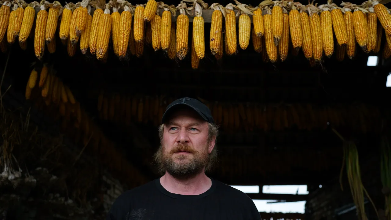 Bohdan Sláma natočil Sucho, film o vyprahlých lánech i vtazích — ČT24 ...