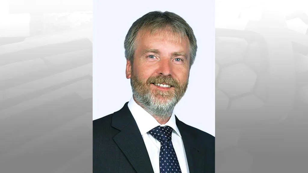 Pakosta po odchodu z ODS opustil i senátorský klub — ČT24 — Česká televize