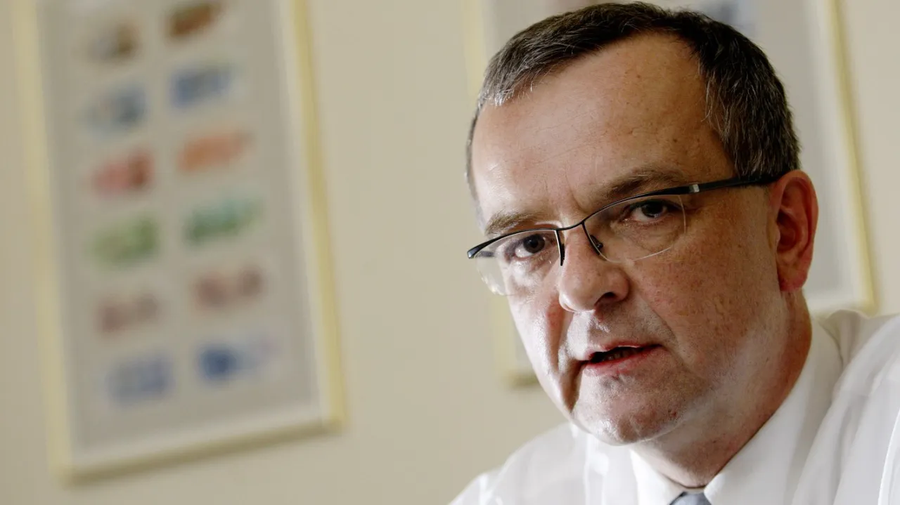 Kalousek připouští koalici TOP 09 s ČSSD, Sobotka to odmítá — ČT24 ...