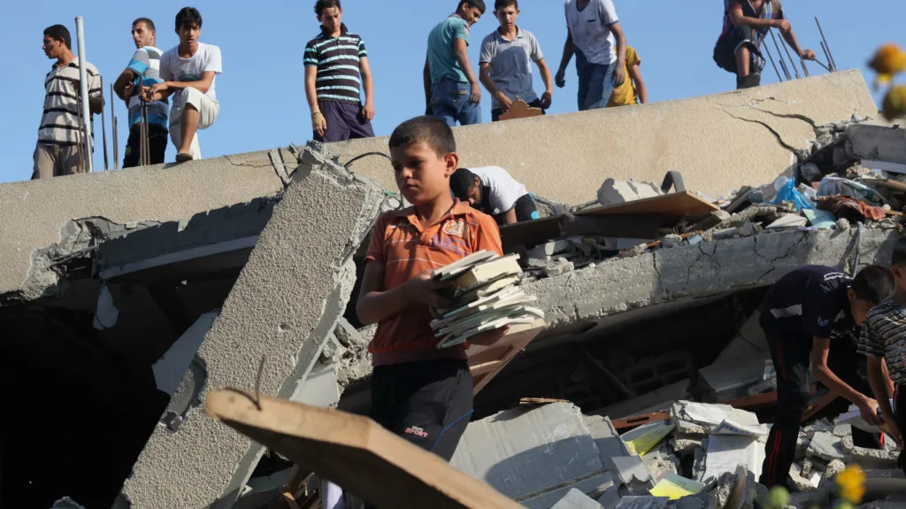 Izrael zničil výškovou budovu v Gaze, Abbás žádá obnovu mírových ...