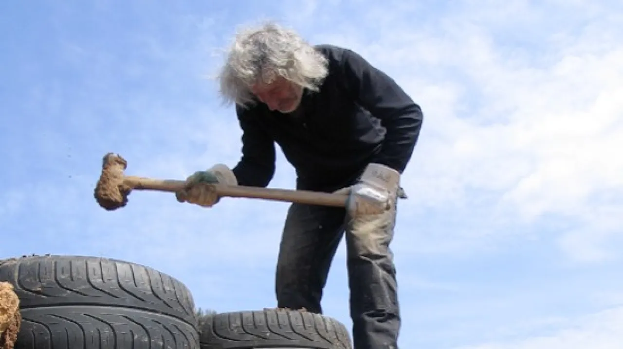 On-line z Divadla Kampa: Beseda s architektem odpadu — ČT24 — Česká ...