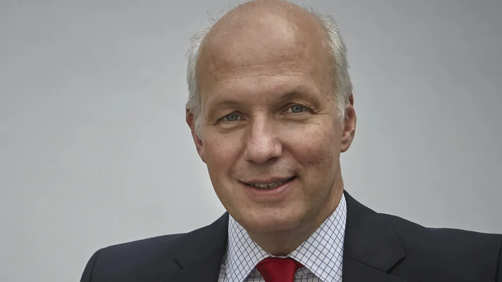 PROFIL: Senátor Pavel Fischer usiluje o Hrad už podruhé — ČT24 — Česká ...