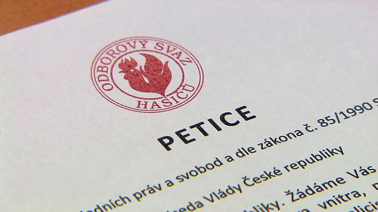 Odbory rozjely petici za Johnovo odvolání — ČT24 — Česká televize