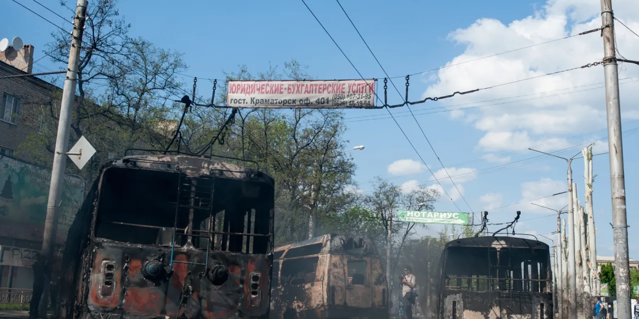 Slavjansk obklíčili ukrajinští vojáci, na Krymu se hromadí ruská armáda ...