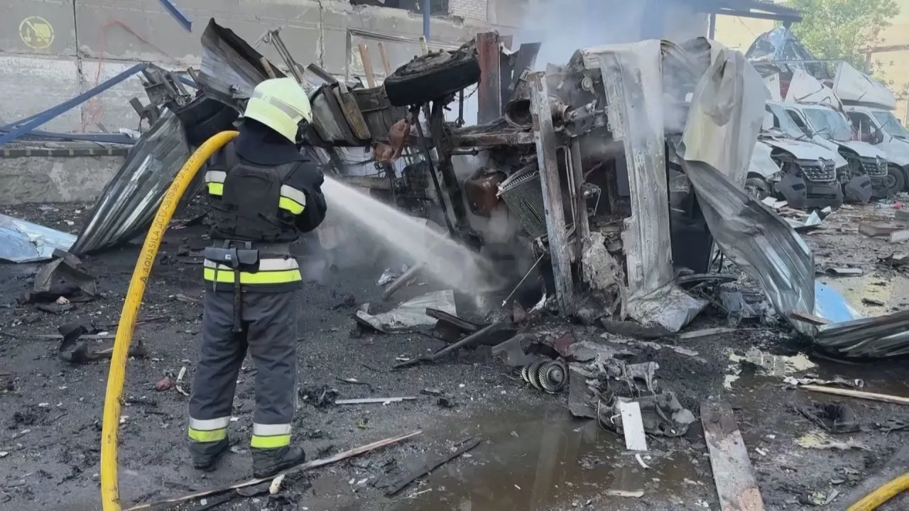 Rusové postupují u Časiv Jaru, bombardování čelilo Dnipro či Cherson — ČT24 — Česká televize