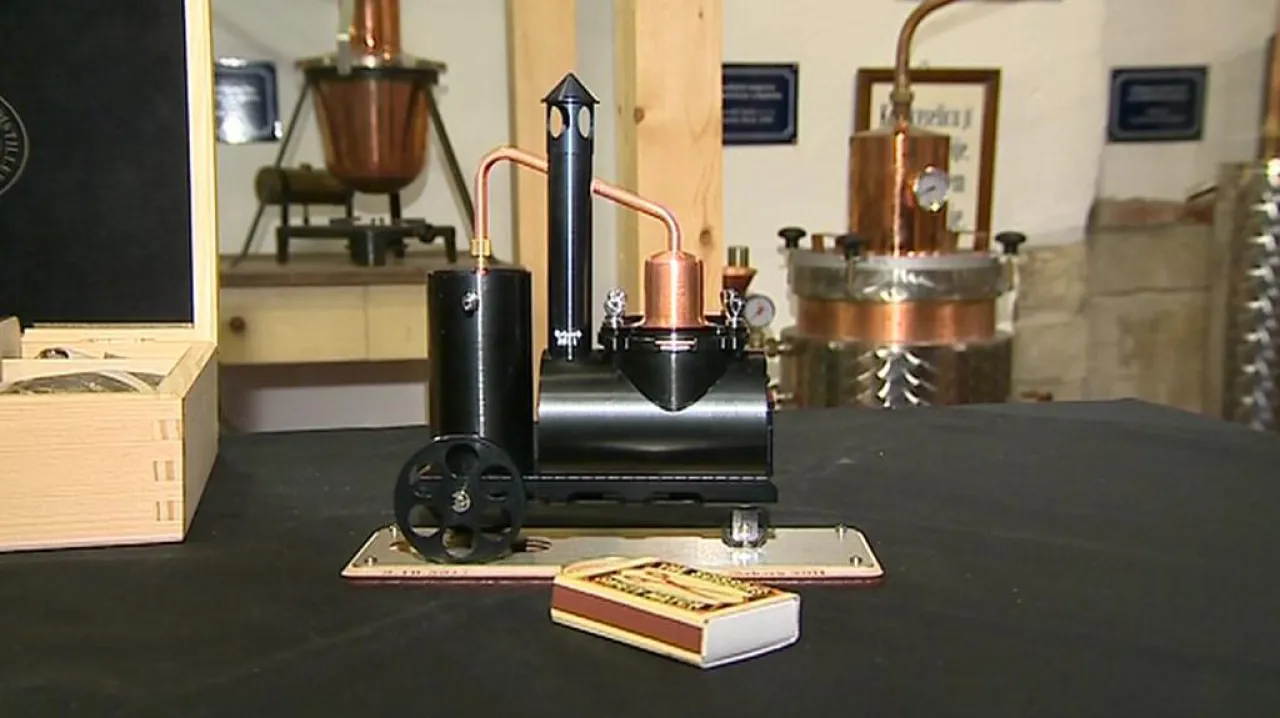 Nejmenší pálenice je novým přírůstkem v muzeu slivovice — ČT24 — Česká ...