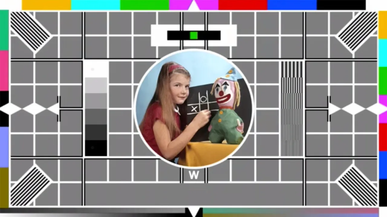 Noční vysílání budoucnosti: Znovu hymna a monoskop — ČT24 — Česká televize