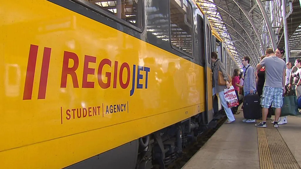 Regiojet svezl za první měsíc 30 tisíc cestujících — ČT24 — Česká televize