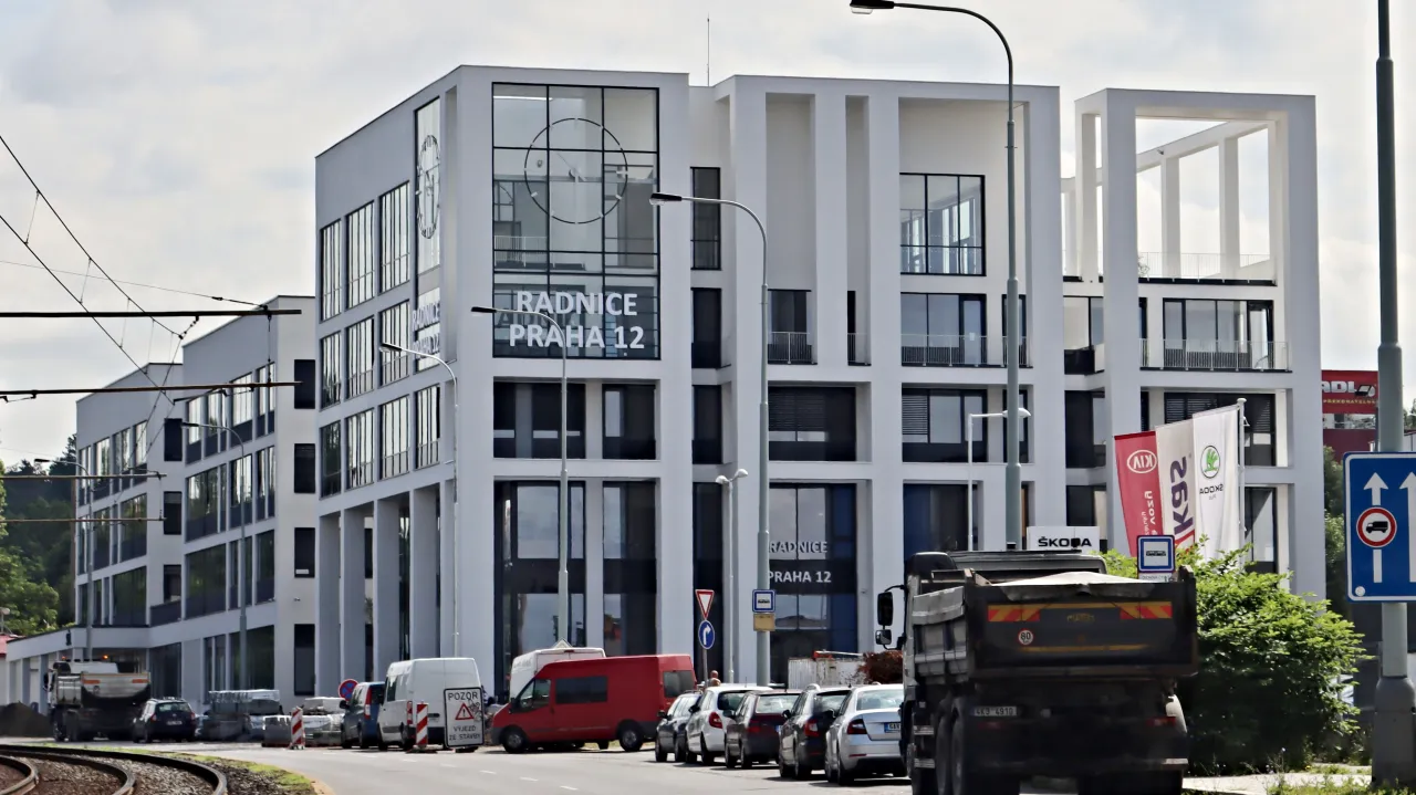 V obvodu Praha 12 bude o post senátora usilovat šest kandidátů — ČT24 ...