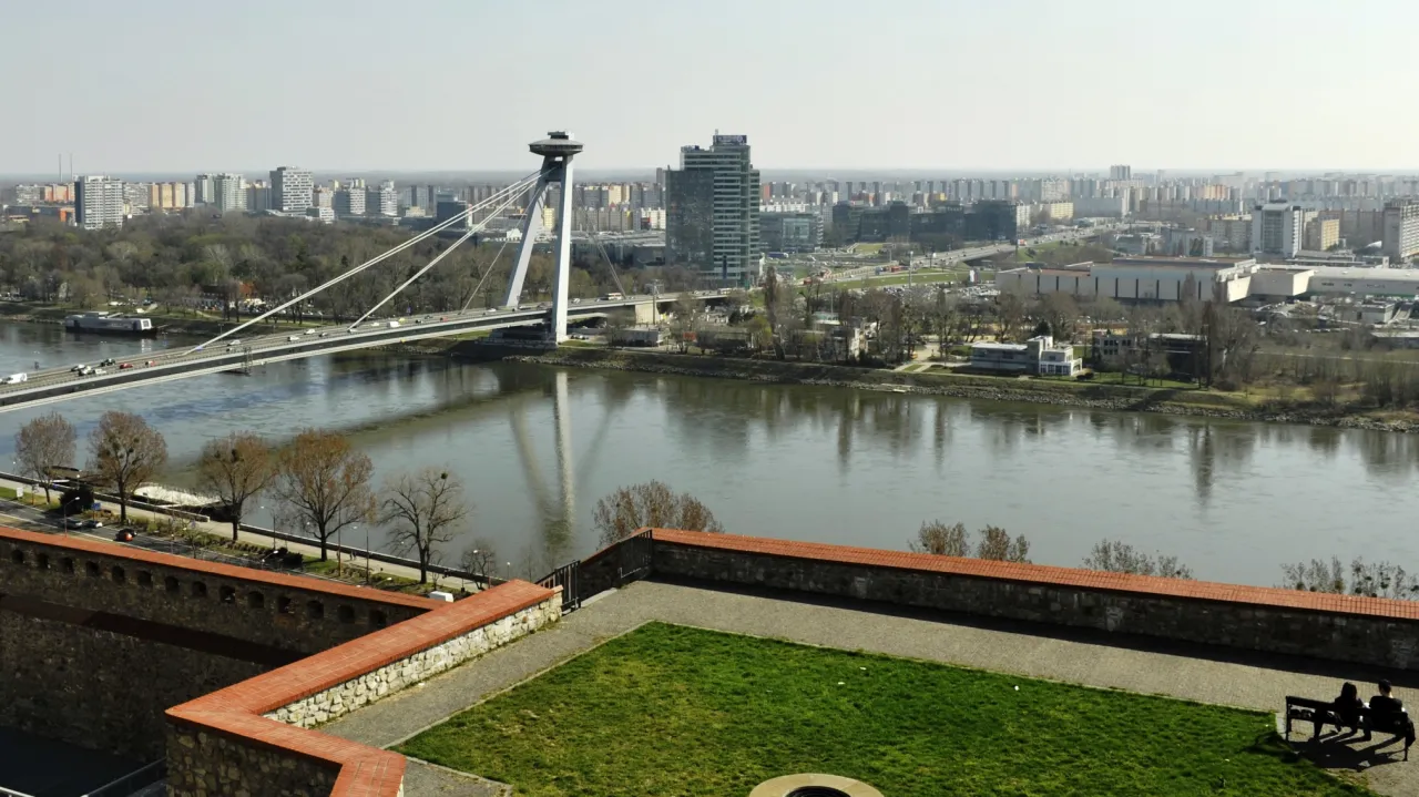 Pracovní tábor Engerau: Zapomenutý příběh bratislavské Petržalky — ČT24 ...