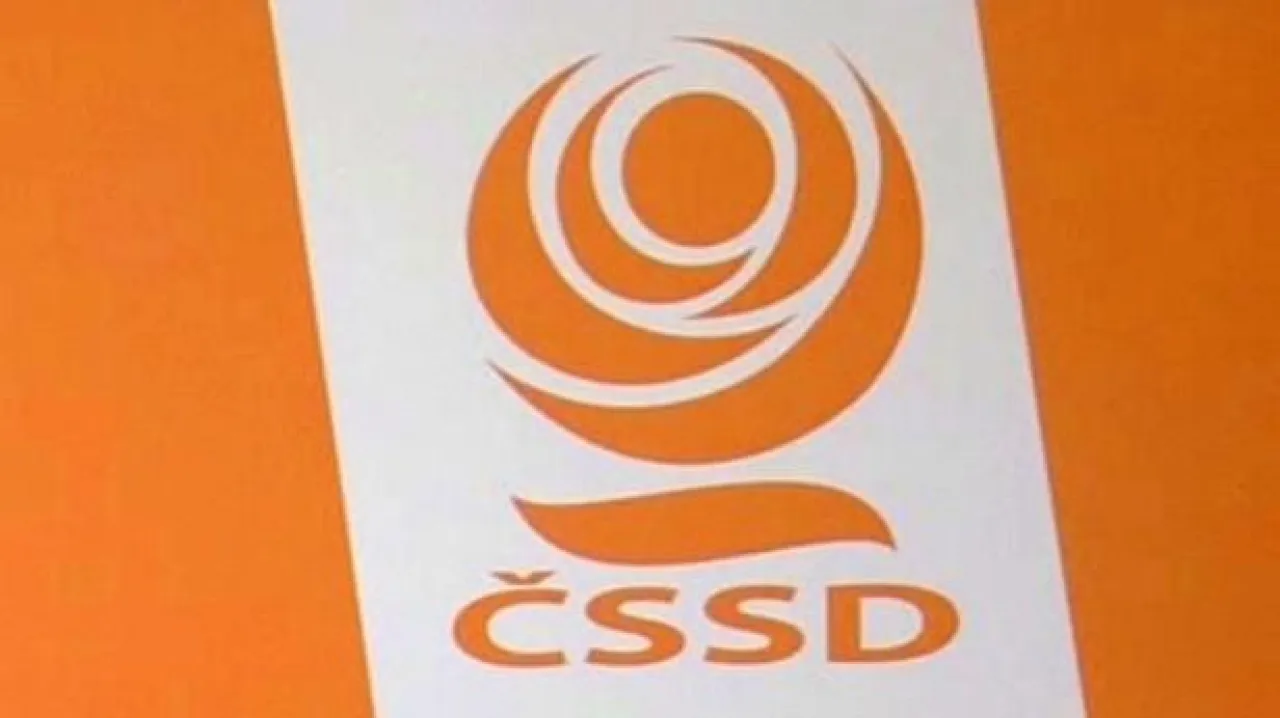 ČSSD nesmí používat své logo kvůli autorským právům — ČT24 — Česká televize