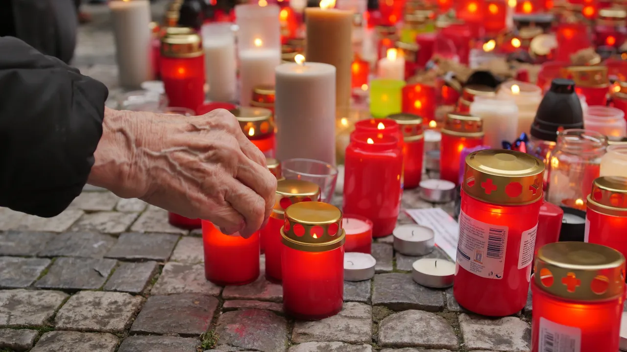Koncerty i dny otevřených dveří. Přehled akcí 17. listopadu — ČT24 ...