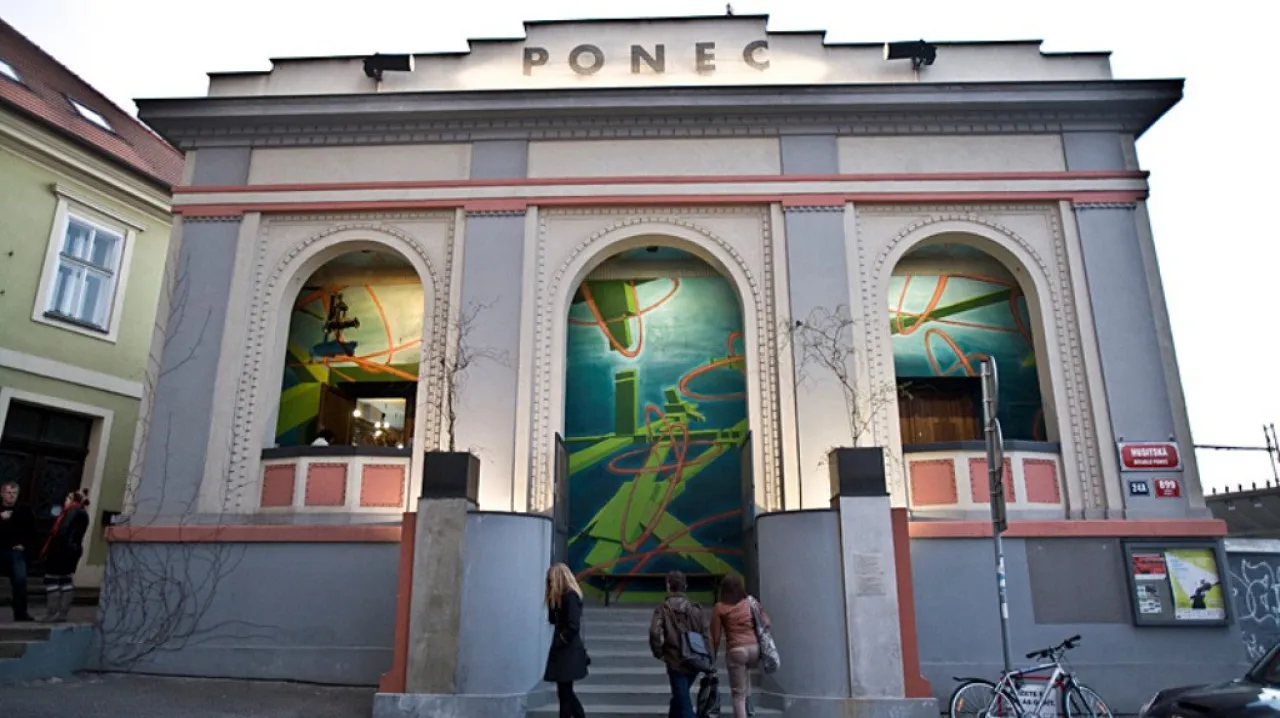 Jediné taneční divadlo v ohrožení: Ponec omezuje provoz — ČT24 — Česká ...